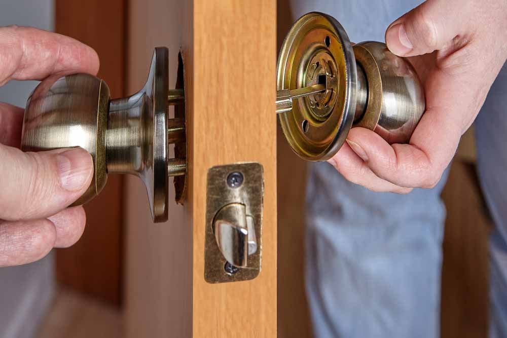 How To Use A Door Handle?